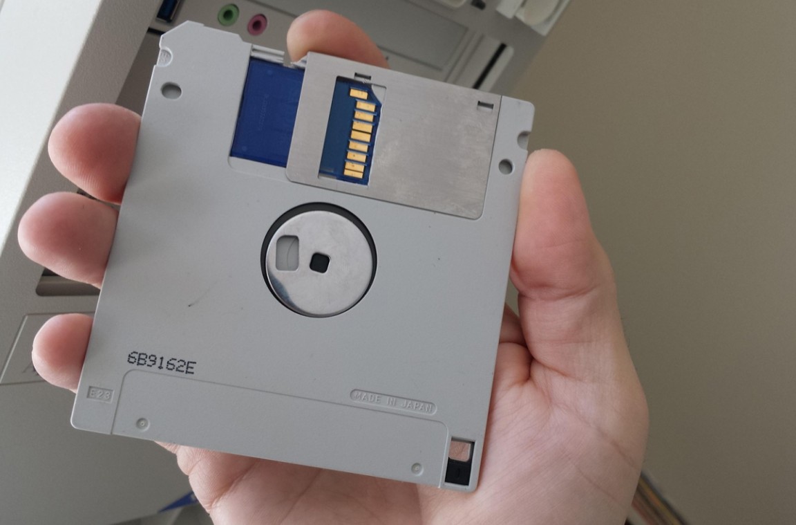 ดัดแปลง FLOPPY DISK ให้มีความจุ 128 GB – Dailygizmo