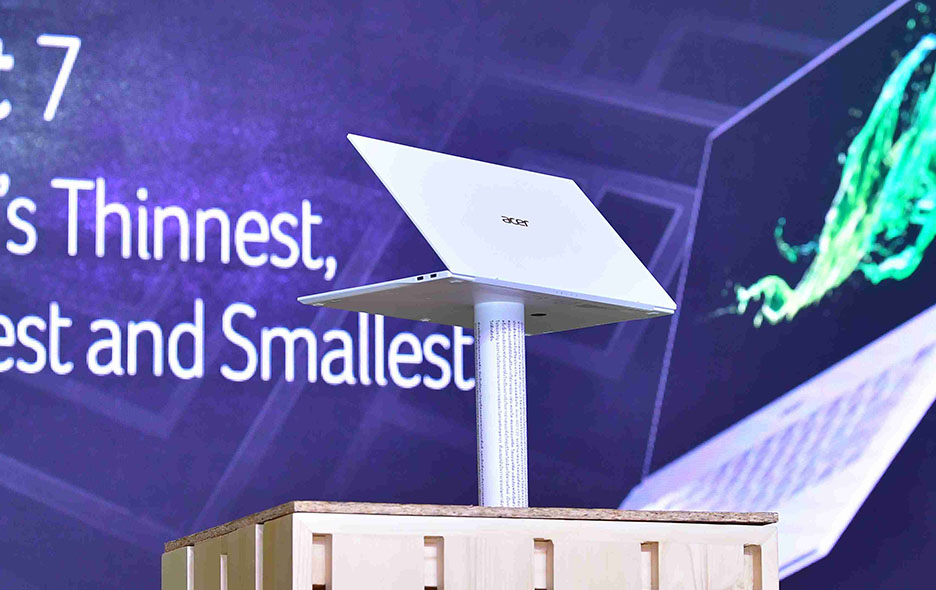 เอเซอร์ เปิดตัวโน้ตบุ๊คเบาและบางที่สุดด้วยน้ำหนัก 890 กรัม พร้อมขุมพลัง ...